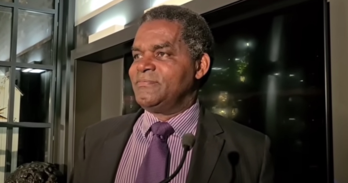 Fernandes Mendes adviseert medio 2023 nieuw kiesstelsel | Suriname ...