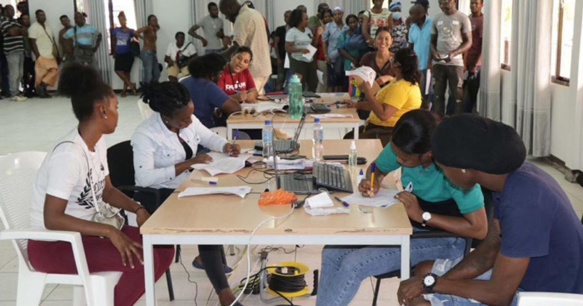 OM INFORMEERT SAMENLEVING OVER VERSCHILLENDE PROJECTEN | Suriname ...