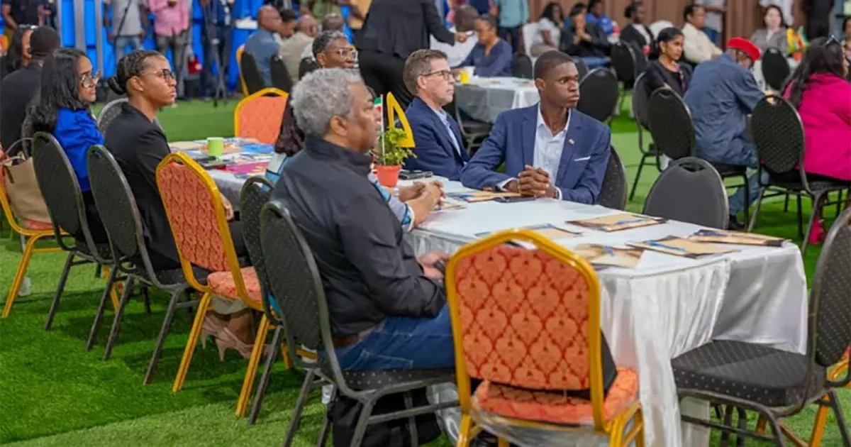 “Srefidenki moet Suriname opnieuw leren vooruitdenken” | Suriname ...