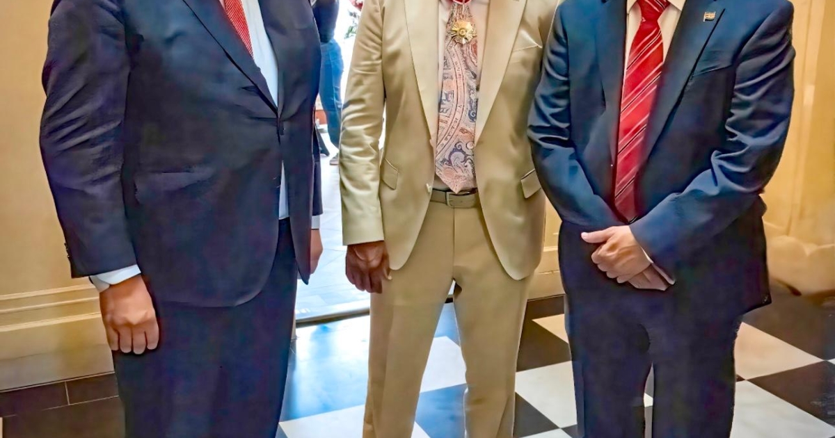 Doktor Chander Mahabier benoemd tot Commandeur in de ere orde van de ...