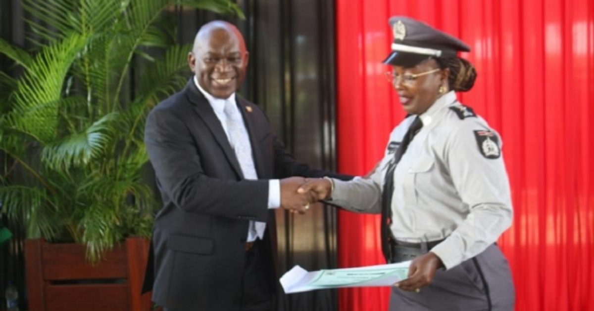 Waarnemend korpschef Kensen roept politieagenten op tot keurig gedrag ...