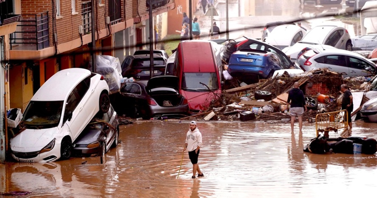Drie dagen rouw in Spanje om overstromingen, dodental naar | Suriname ...
