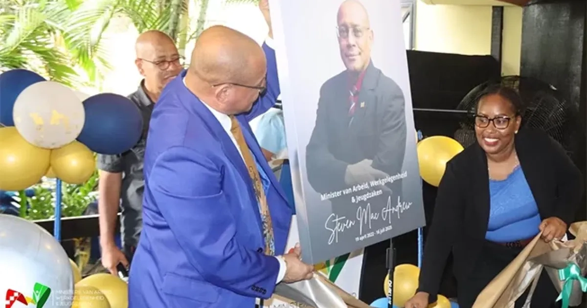 Mac Andrew warm uitgezwaaid door personeel | Suriname Nieuws Centrale