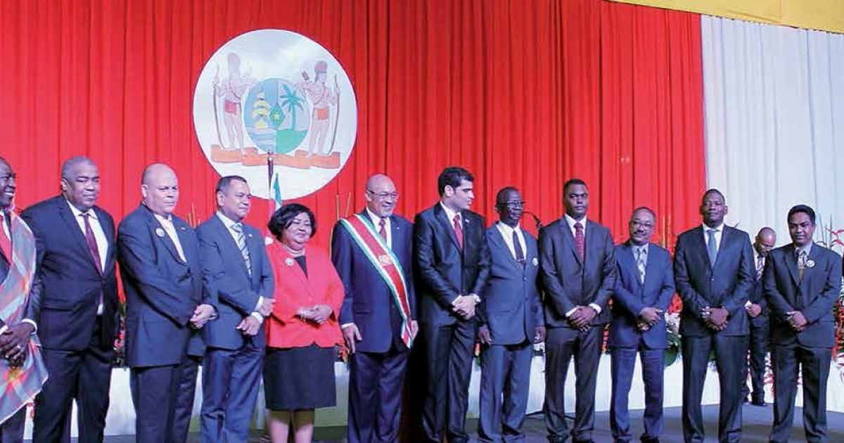 DE SURINAAMSE STAAT BETAALT 16,8 MILJOEN SRD PER JAAR AAN EX-MINISTERS ...