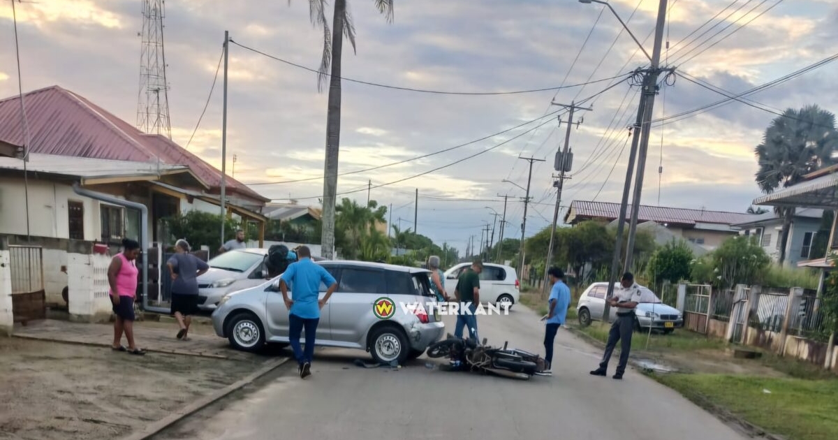 Bromfietser ernstig gewond na aanrijding met auto uit inrit | Suriname ...