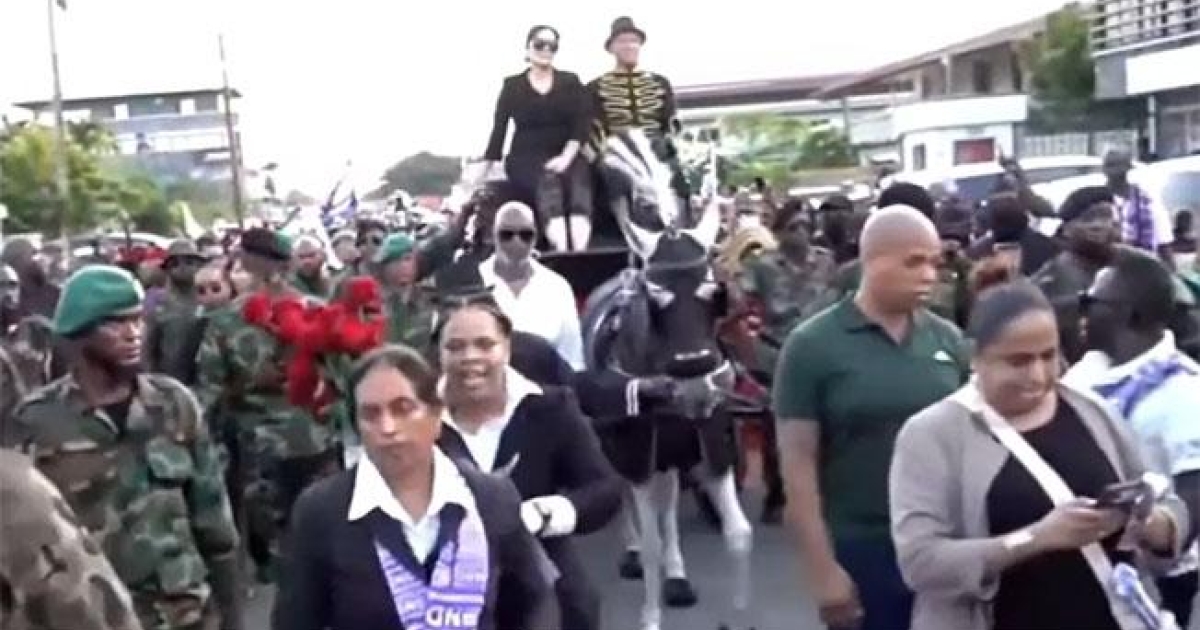 Lijkkist Bouterse wordt met koets vervoerd naar crematorium | Suriname ...