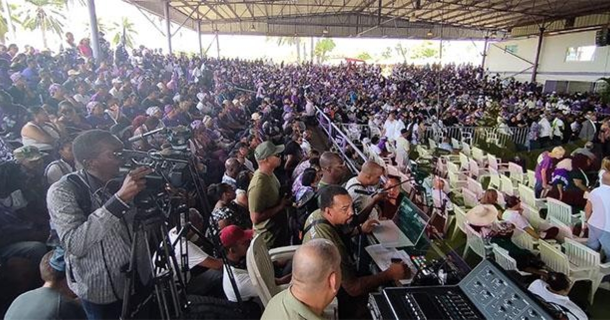 In afgeladen Ocer wordt afscheid genomen Bouterse | Suriname Nieuws ...