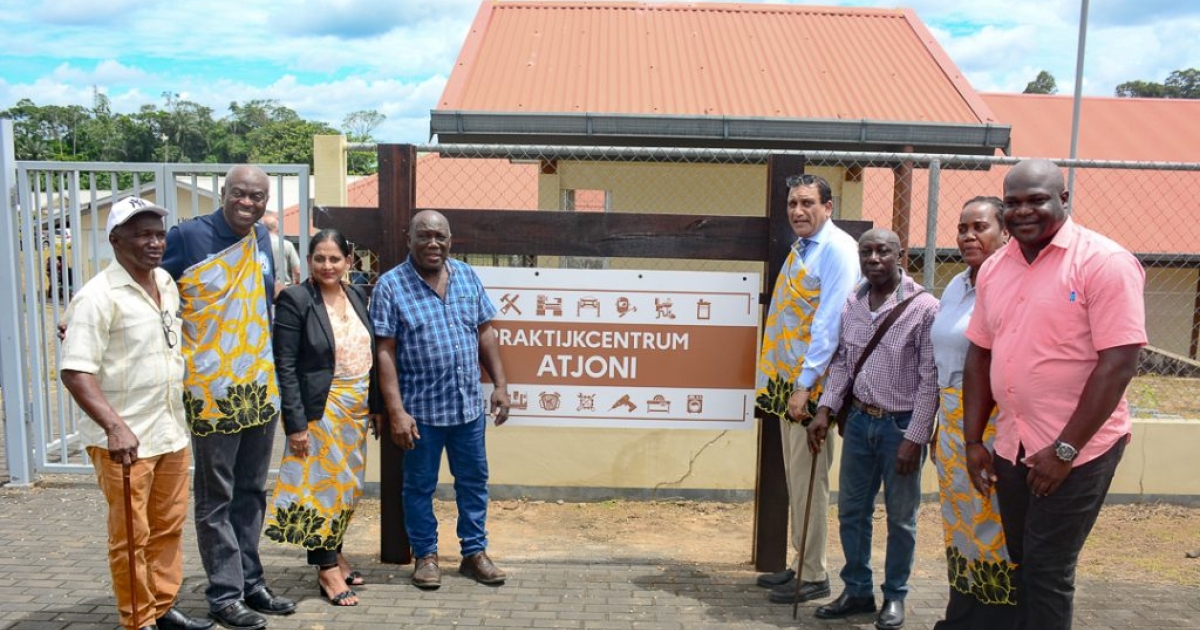 Praktijkcentrum en Internaat Atjoni officieel opgeleverd | Suriname ...