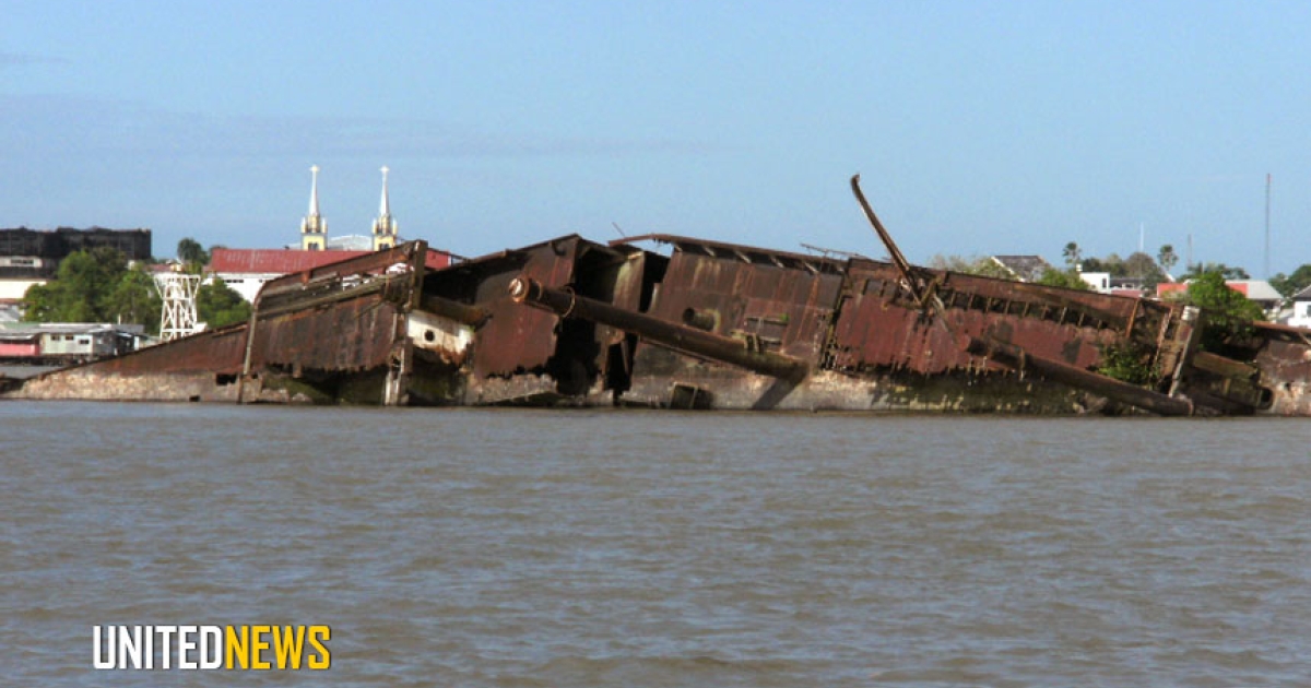 DE SS GOSLAR BLIJFT NOG LIGGEN IN SURINAMERIVIER | Suriname Nieuws Centrale