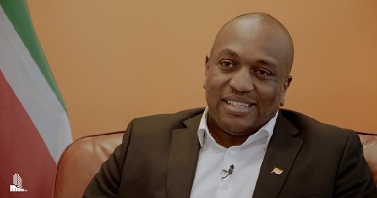 Dirk Currie beëdigd als nieuwe minister van Onderwijs in Suriname ...