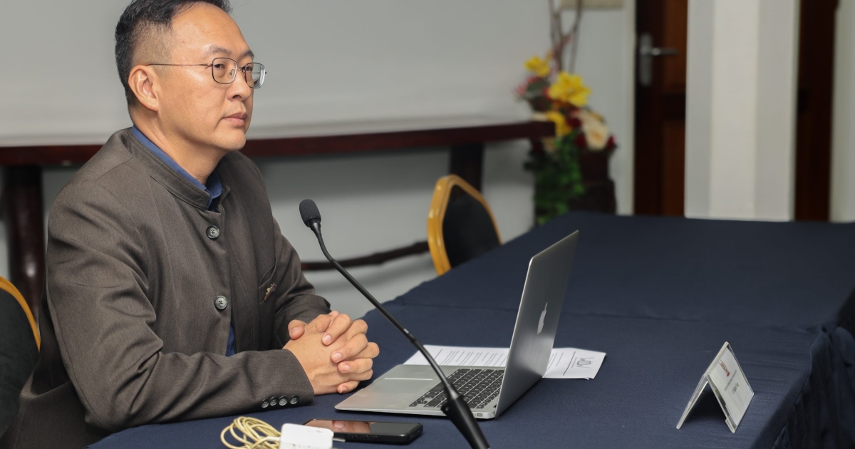 Minister Stephen Tsang ontvangt vakbond WOOW voor overleg | Suriname ...