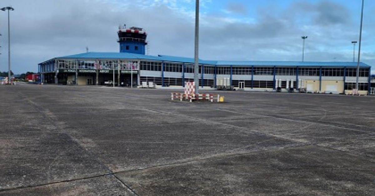 Passagier na aankomst op Zanderij meteen uitgeleverd op verzoek van ...