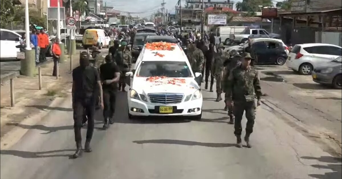 VIDEO: Duizenden nemen afscheid van Desi Bouterse in OCER | Suriname Nieuws Centrale