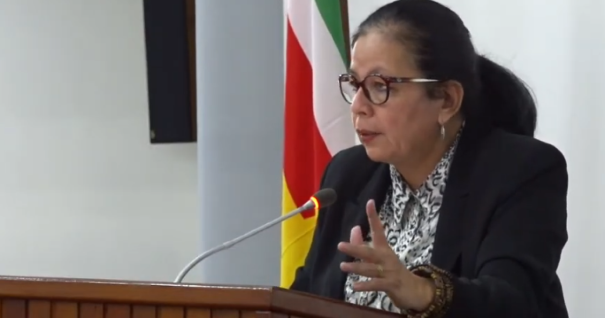 Geen lange rijen meer: KPS lanceert rijbewijzen-portaal | Suriname ...