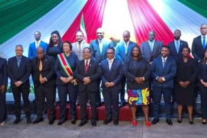 Geen lange rijen meer: KPS lanceert rijbewijzen-portaal | Suriname ...