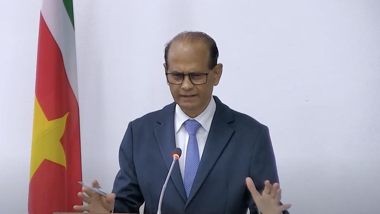 Geen lange rijen meer: KPS lanceert rijbewijzen-portaal | Suriname ...