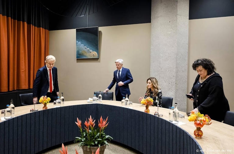 Plasterk vertelt in verslag hoe het verder moet met formatie | Suriname ...