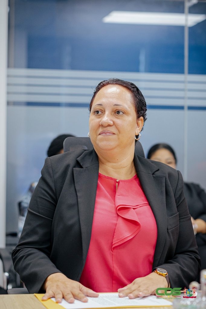 Geen lange rijen meer: KPS lanceert rijbewijzen-portaal | Suriname ...