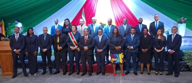 Geen lange rijen meer: KPS lanceert rijbewijzen-portaal | Suriname ...